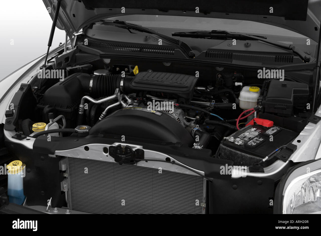 2007 Mitsubishi Raider LS in Silver - Engine Stock Photo - Alamy