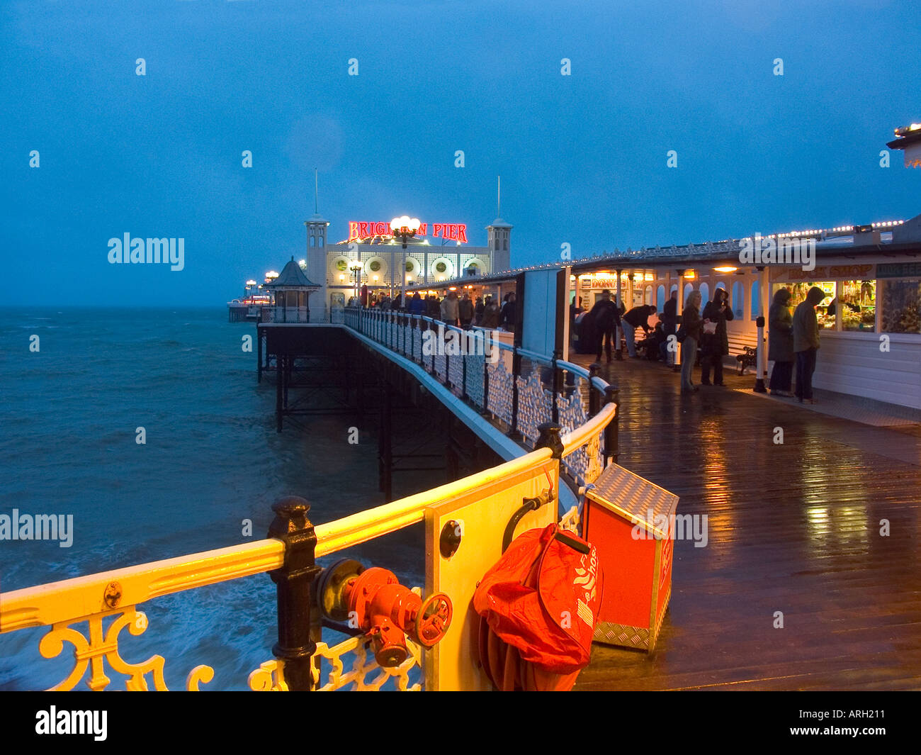 Christmas brighton pier hi-res stock photography and images - Alamy