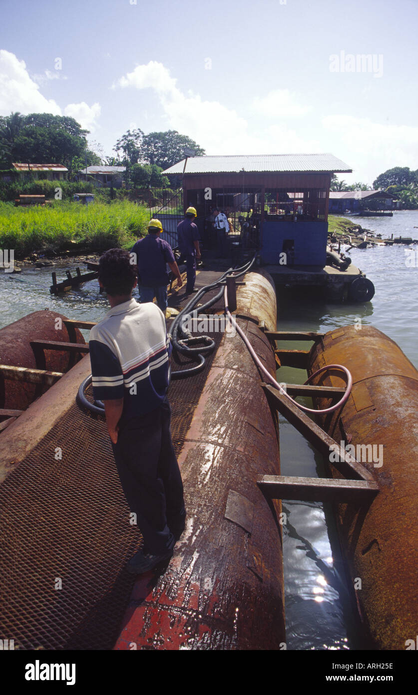 Dockers work hi-res stock photography and images - Alamy