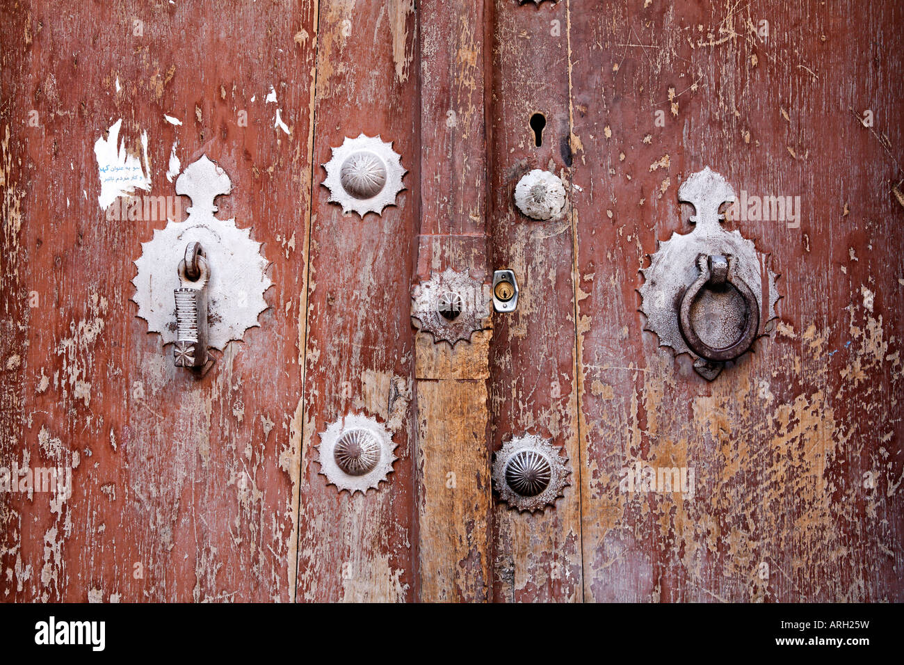 Detail of a door in the old town sector of Yazd Iran Stock Photo - Alamy