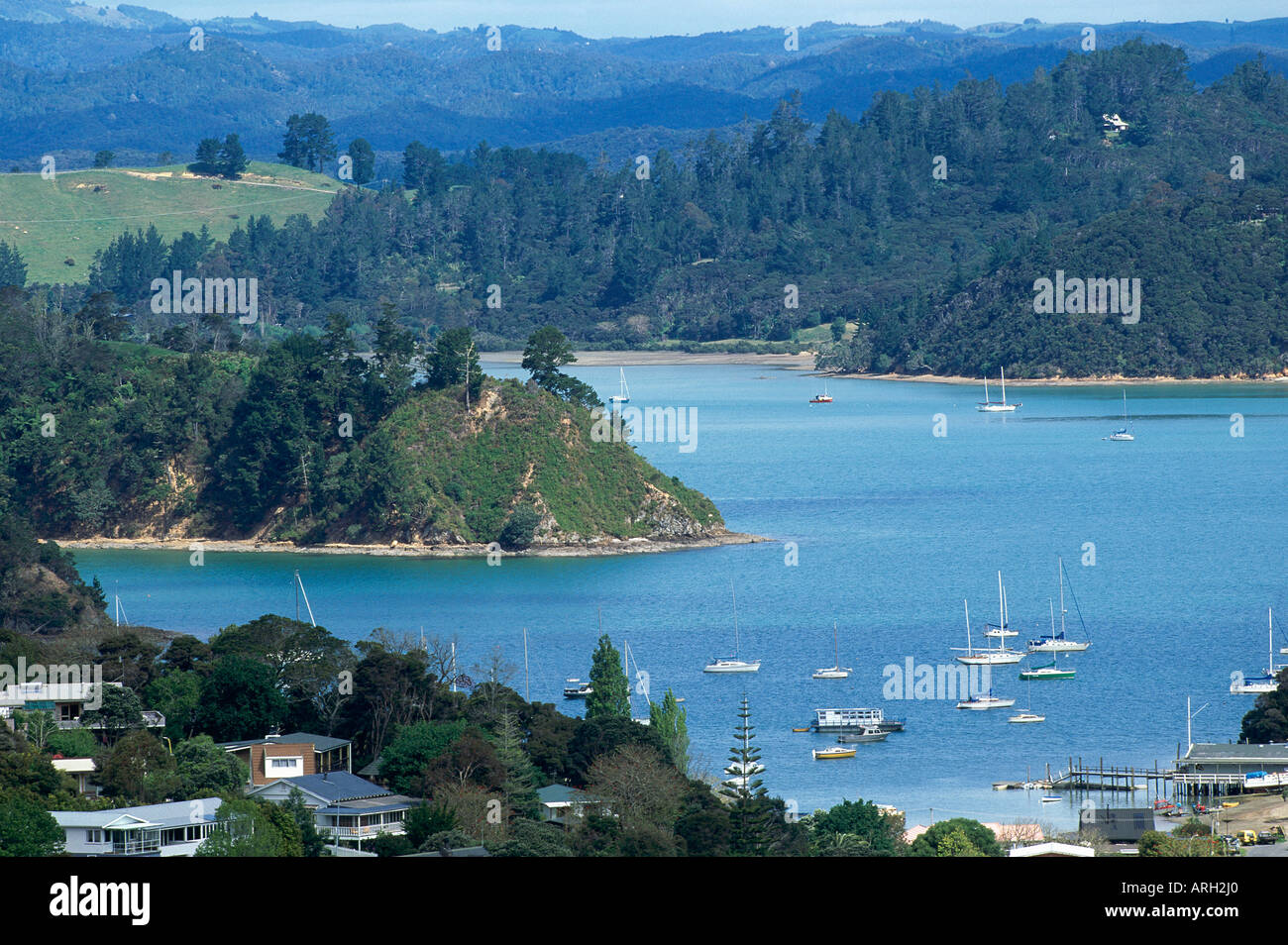 Sailing boats in russell hi-res stock photography and images - Alamy
