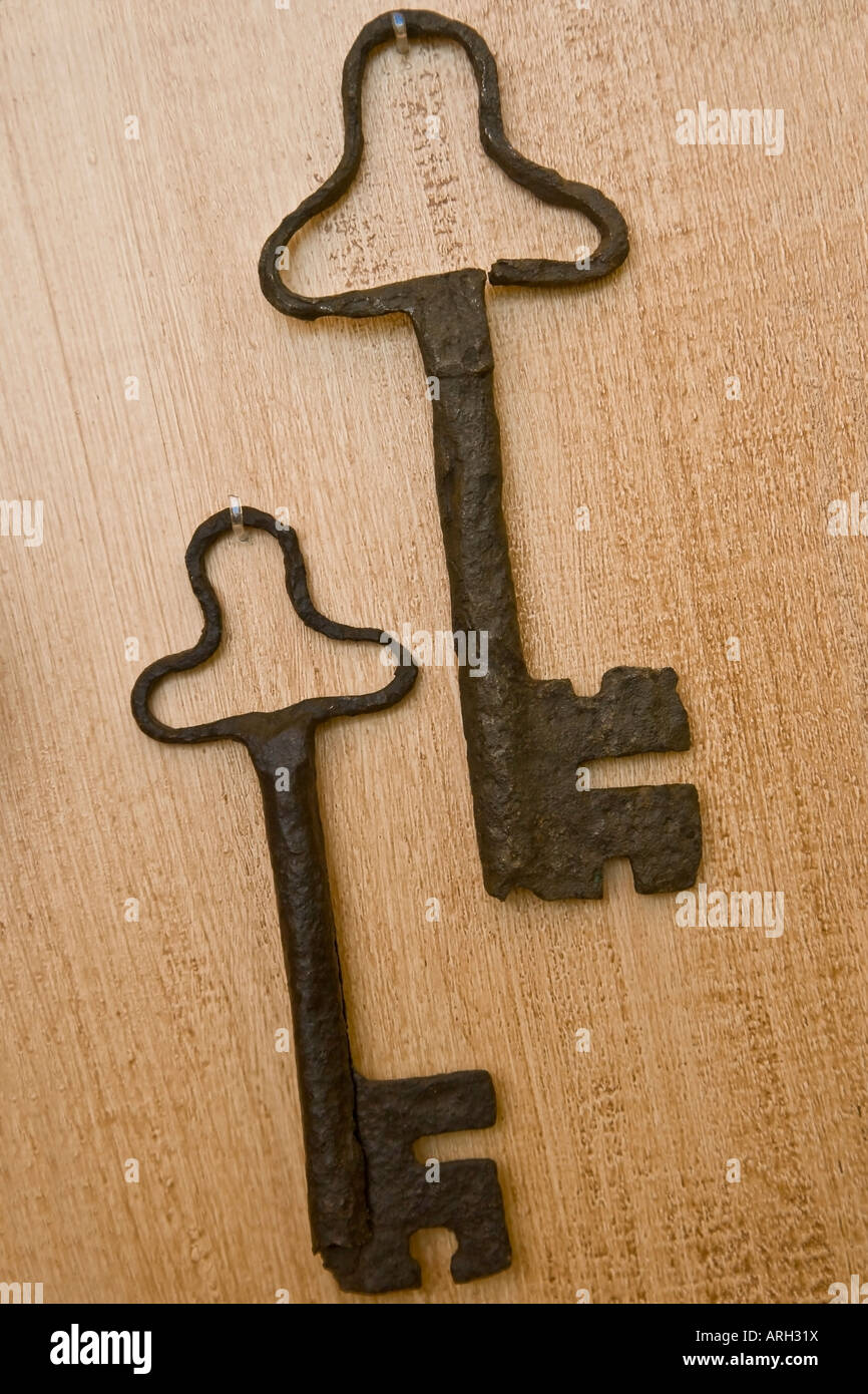 Two old keys Stock Photo - Alamy