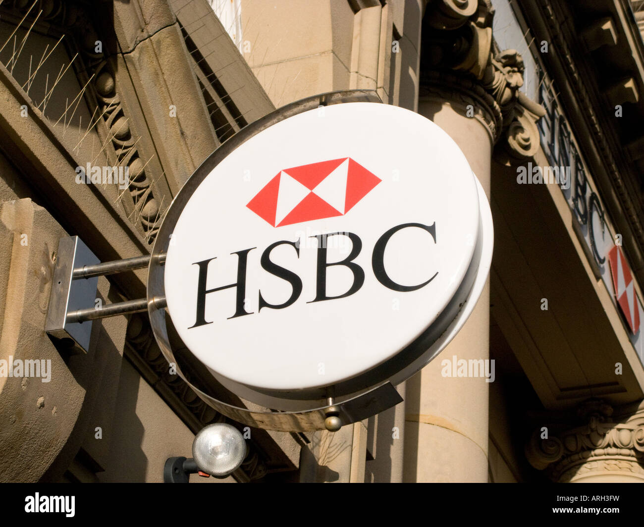 Uk bank hsbc hi-res stock photography and images - Alamy
