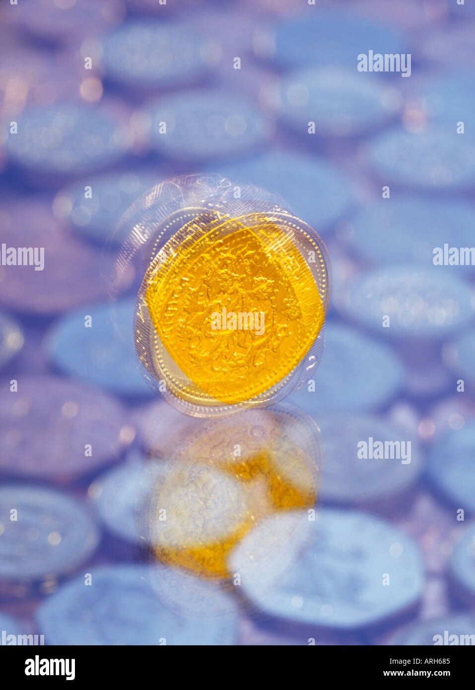 spinning one pound coin Stock Photo - Alamy