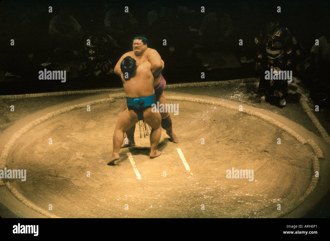 Fat men wrestling hi-res stock photography and images - Alamy