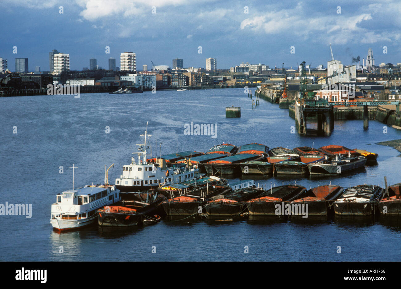Industrial port thames hi-res stock photography and images - Alamy