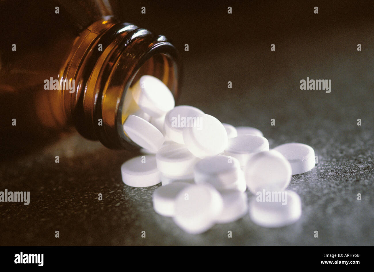 Medicine tablet bolus pilule hi-res stock photography and images - Alamy