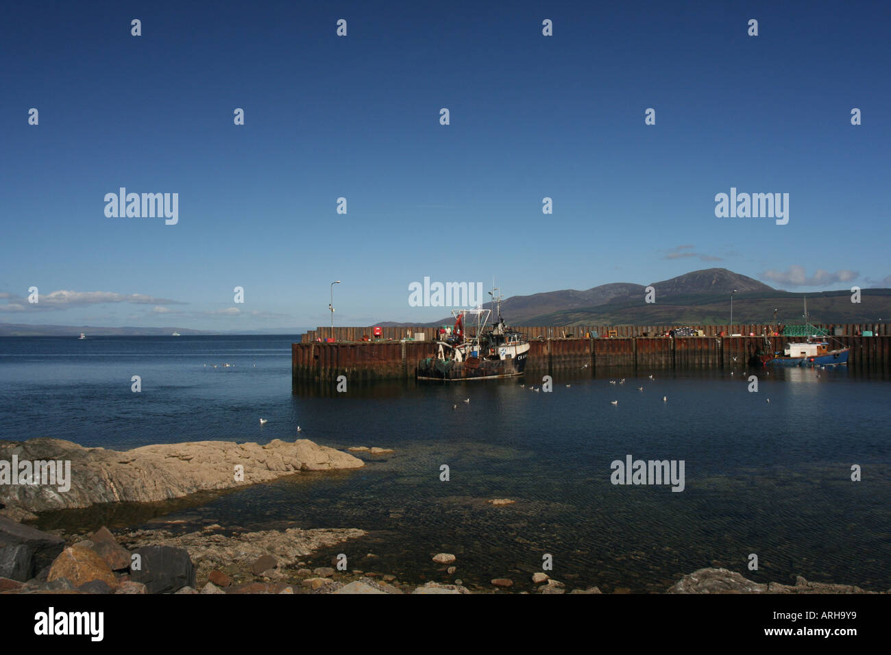 Isle of Arran from the Kintyre coast, carradale harbour Stock Photo - Alamy