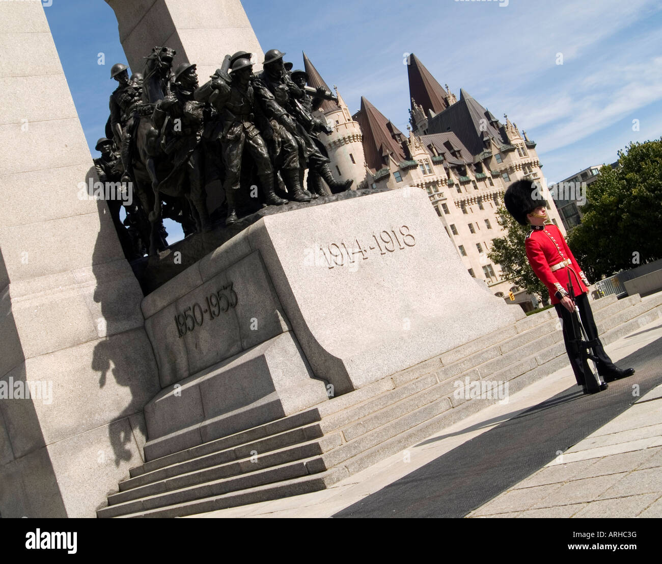 A guard at the National War Memorial in Confederation Square, Ottawa ...