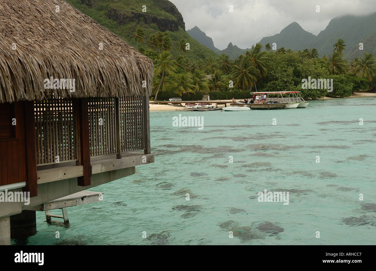 Tahiti beach mountain boat hi-res stock photography and images - Alamy