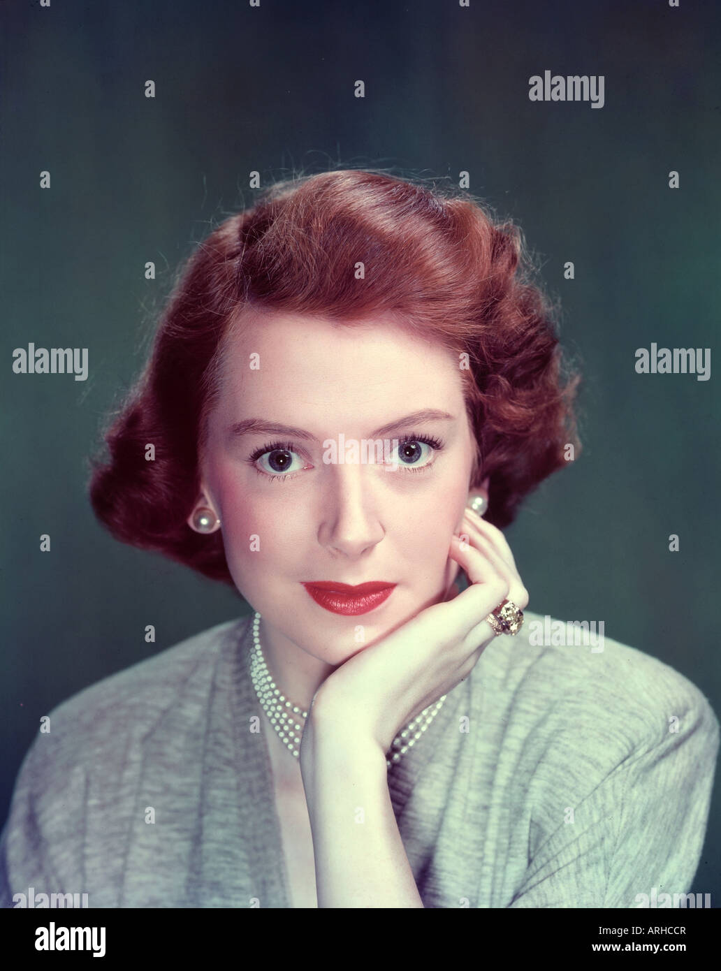 1950s portrait hand hi-res stock photography and images - Alamy