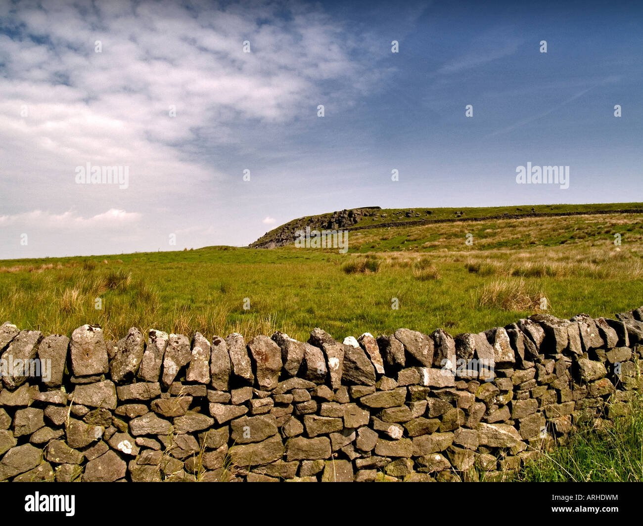 Dry stone wall Yorkshire England Stock Photo - Alamy