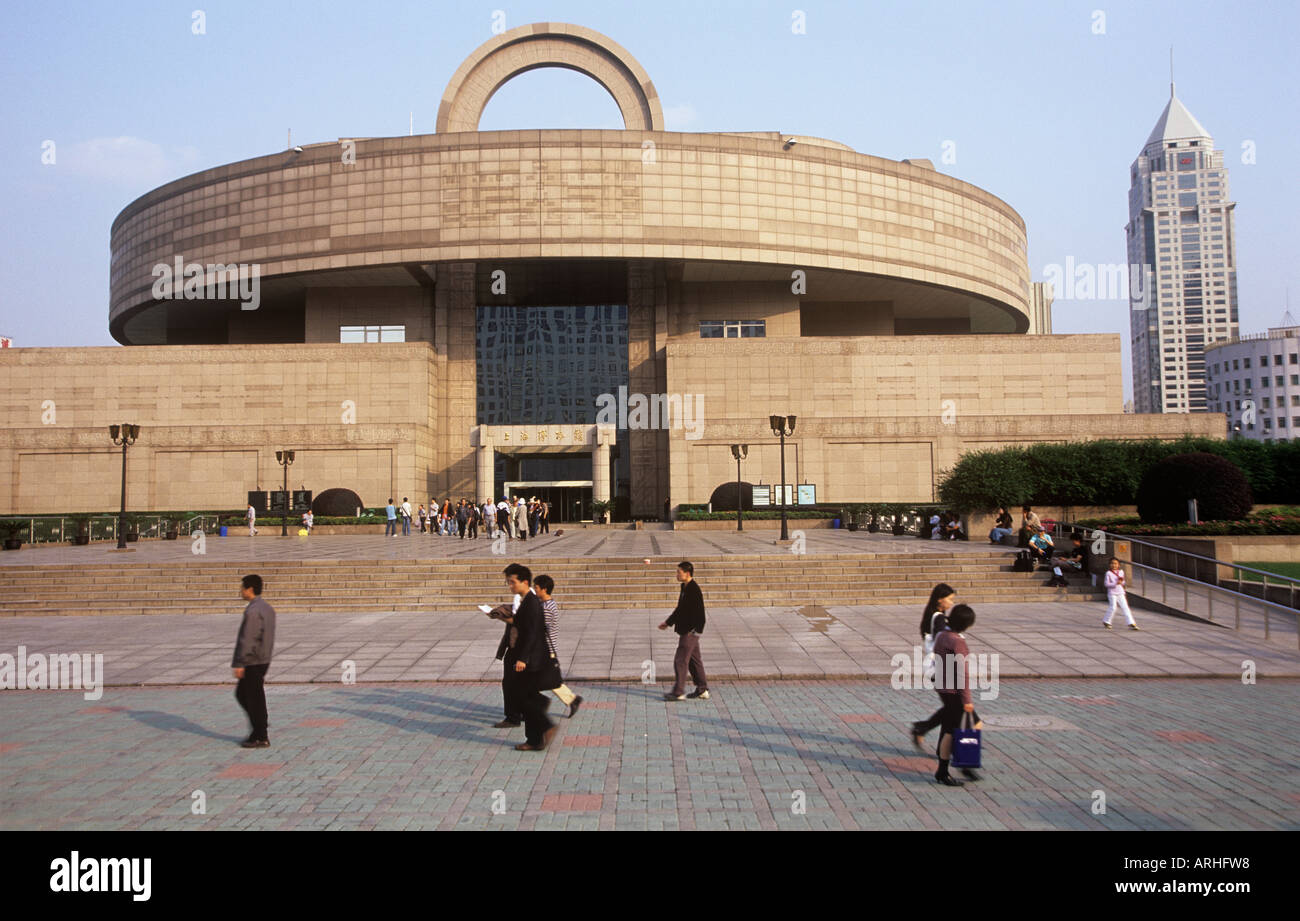 People at the entrance of Shanghai Museum in Renmin Square in Shanghai ...