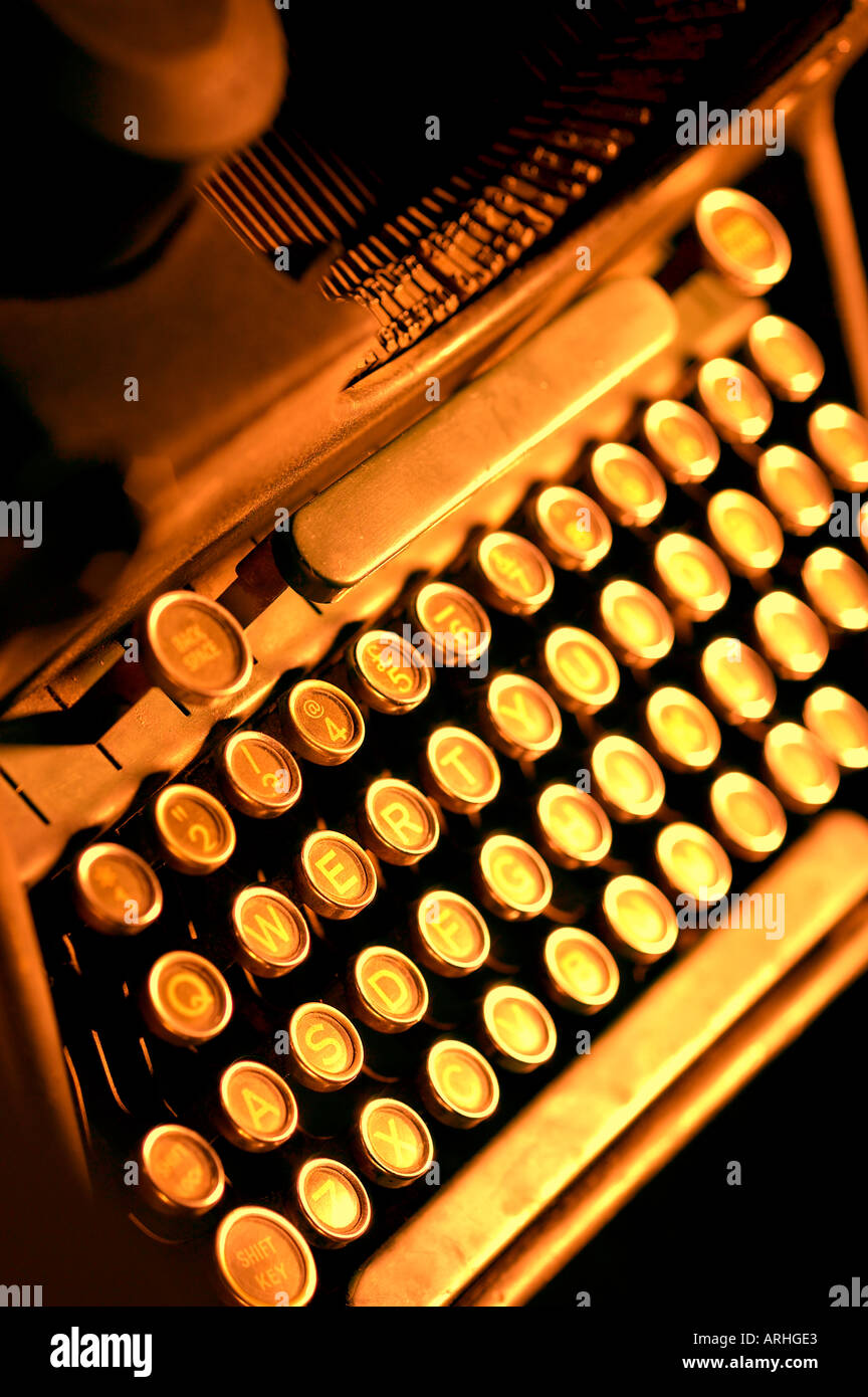 OLD TYPEWRITER KEYBOARD Stock Photo - Alamy