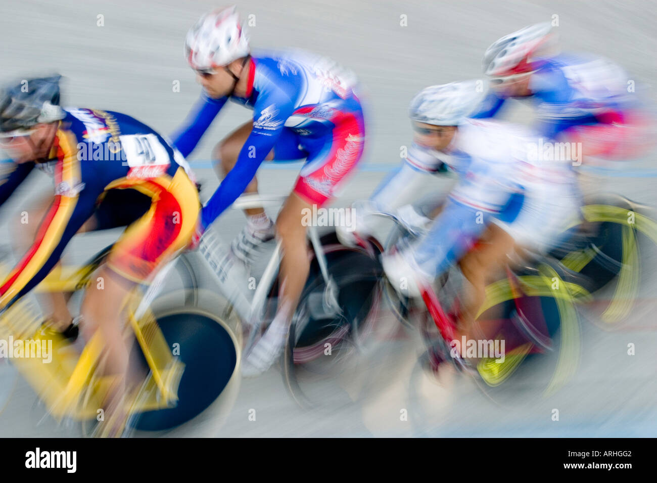 Men's Elite cycling race on the Oval Velodrome in Victoria, British ...