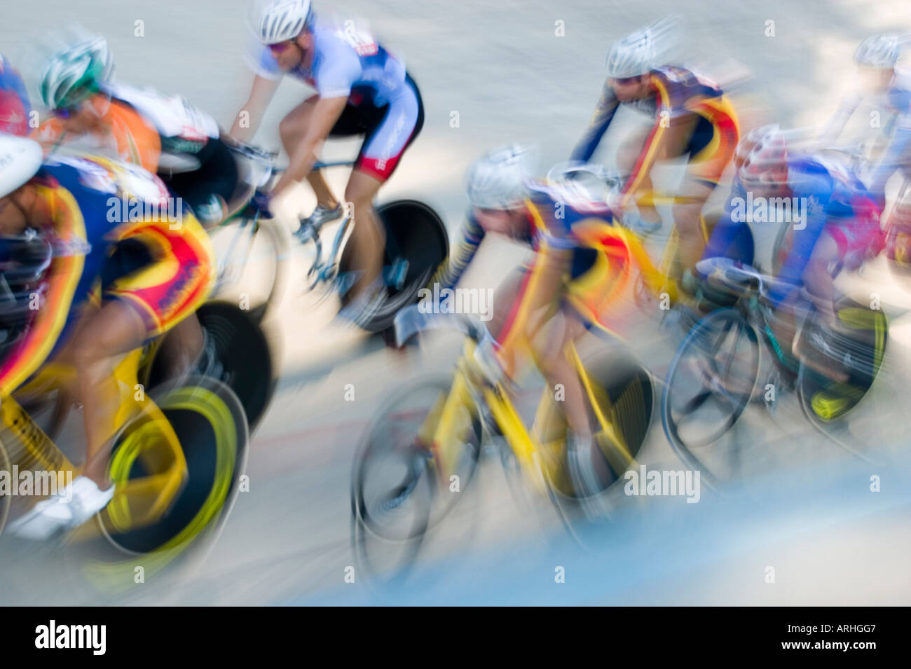 Men's Elite cycling race on the Oval Velodrome in Victoria, British ...