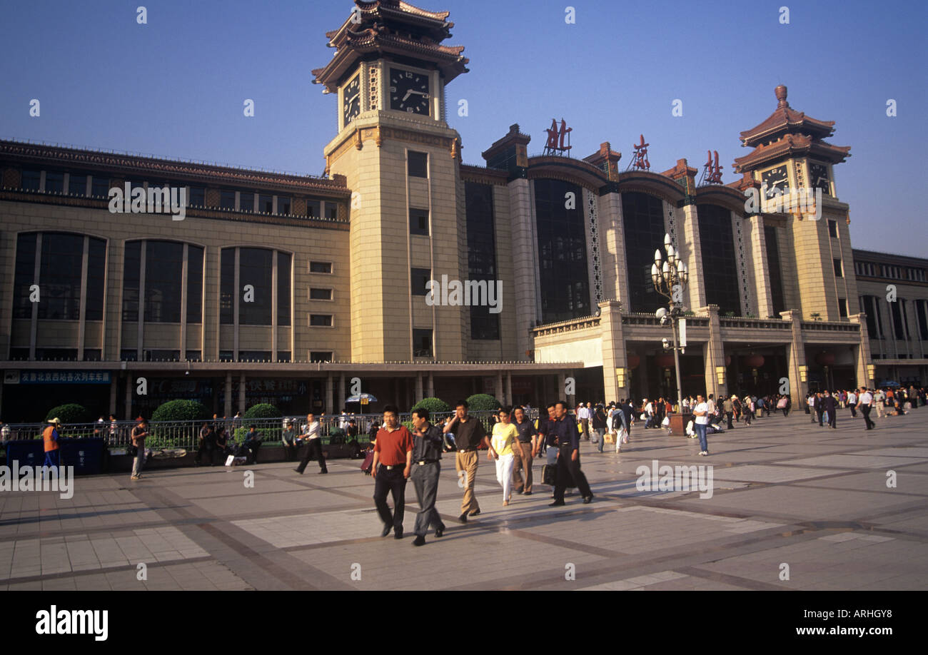 Exterior of busy Beijing Railway station Stock Photo - Alamy