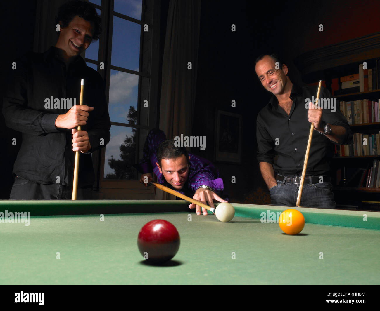 Men playing snooker Stock Photo - Alamy