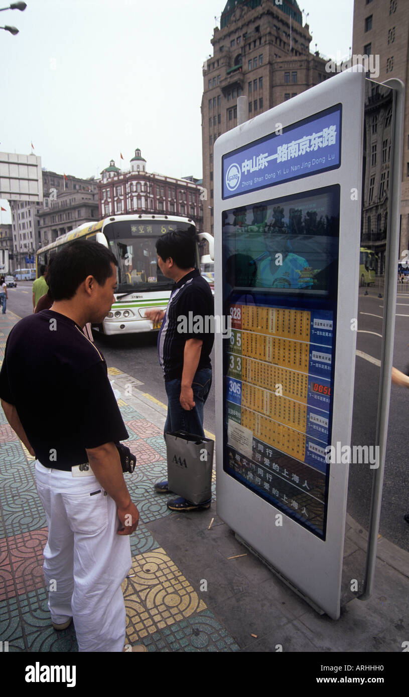 People waiting at a city bus stop in Shanghai Stock Photo - Alamy