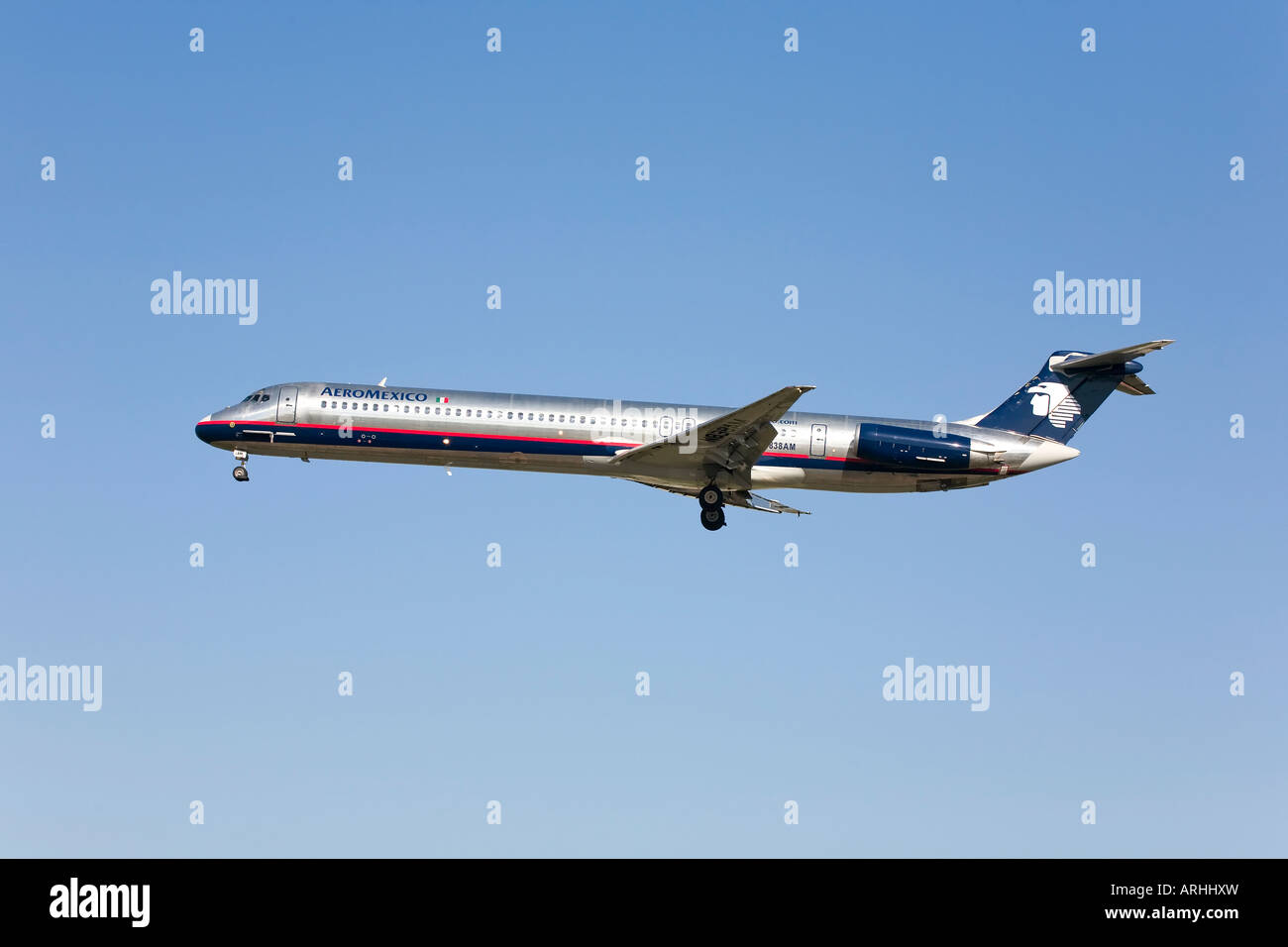 A McDonnell Douglas MD88 90 series of the mexican airline Aeromexico on ...