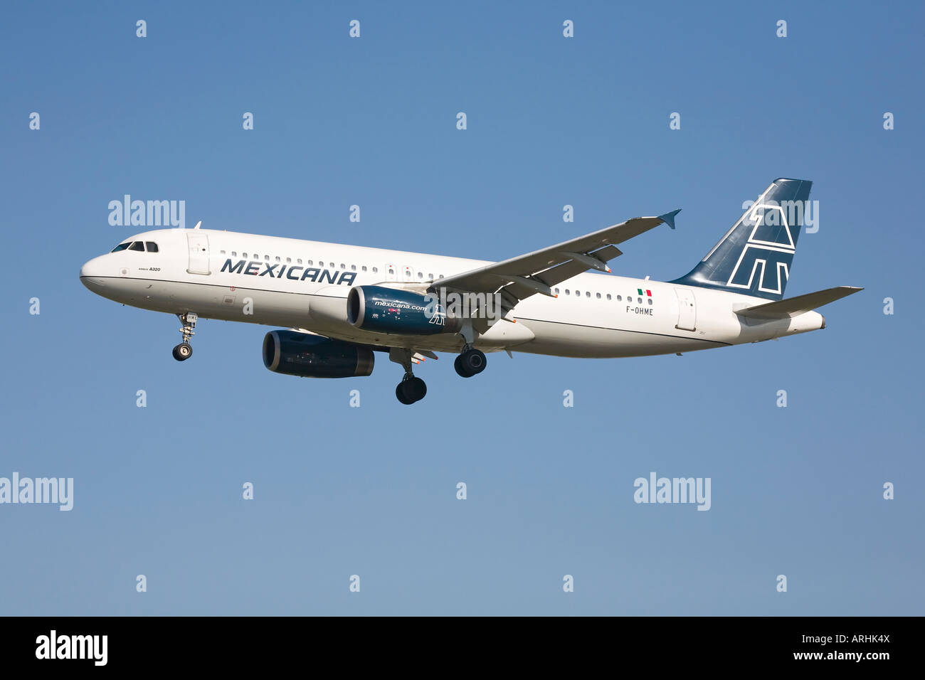 An Airbus A320 of the mexican airline Mexicana on final approach Stock ...