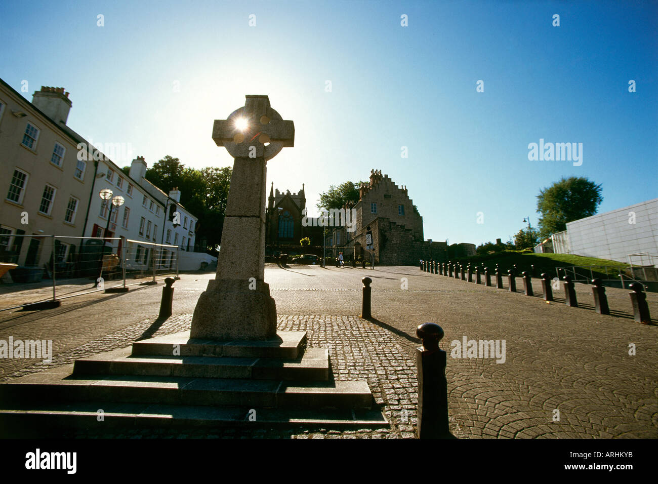 Cross in square hi-res stock photography and images - Alamy
