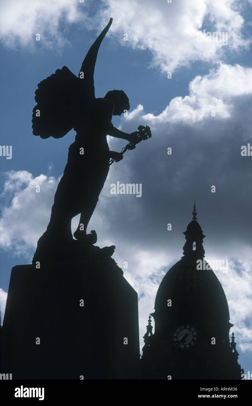 Leeds statues hi-res stock photography and images - Alamy