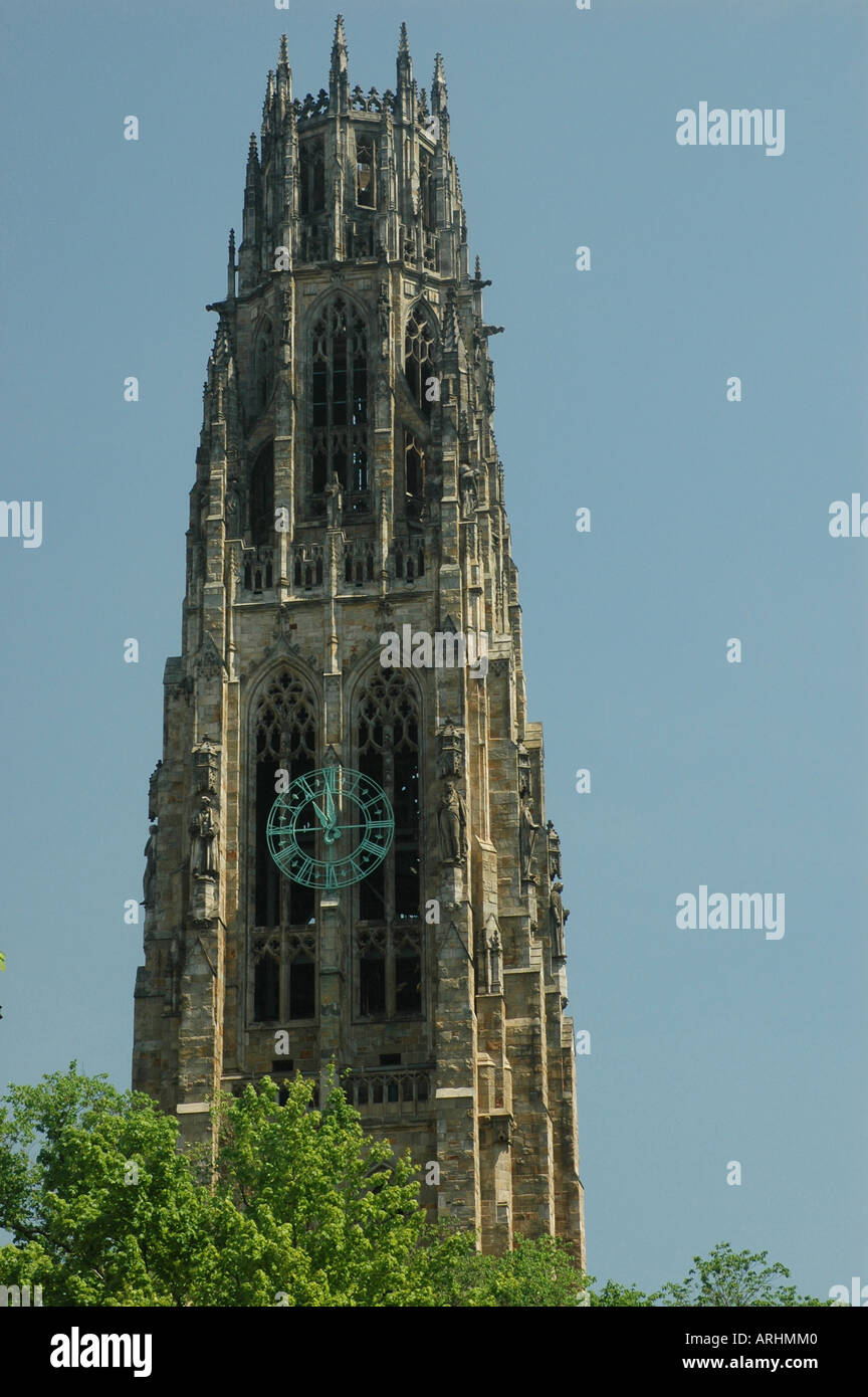 Harkness tower yale university new hi-res stock photography and images ...