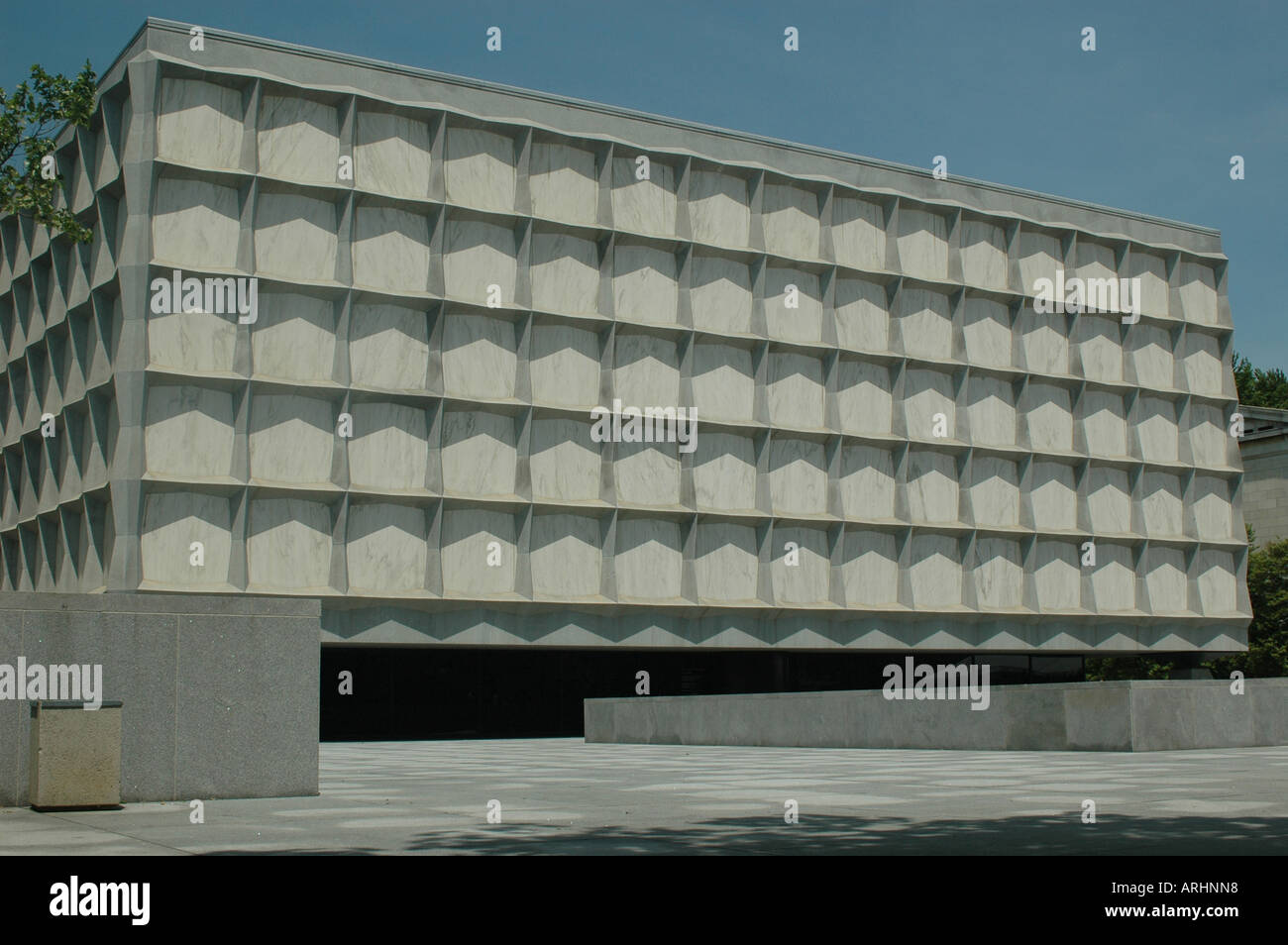 Yale Beinecke Rare Book and Manuscript Library designed by Skidmore ...