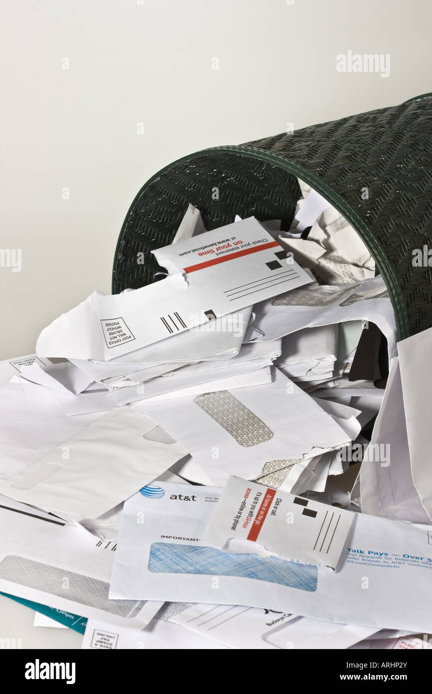 Pile bills envelopes hi-res stock photography and images - Alamy