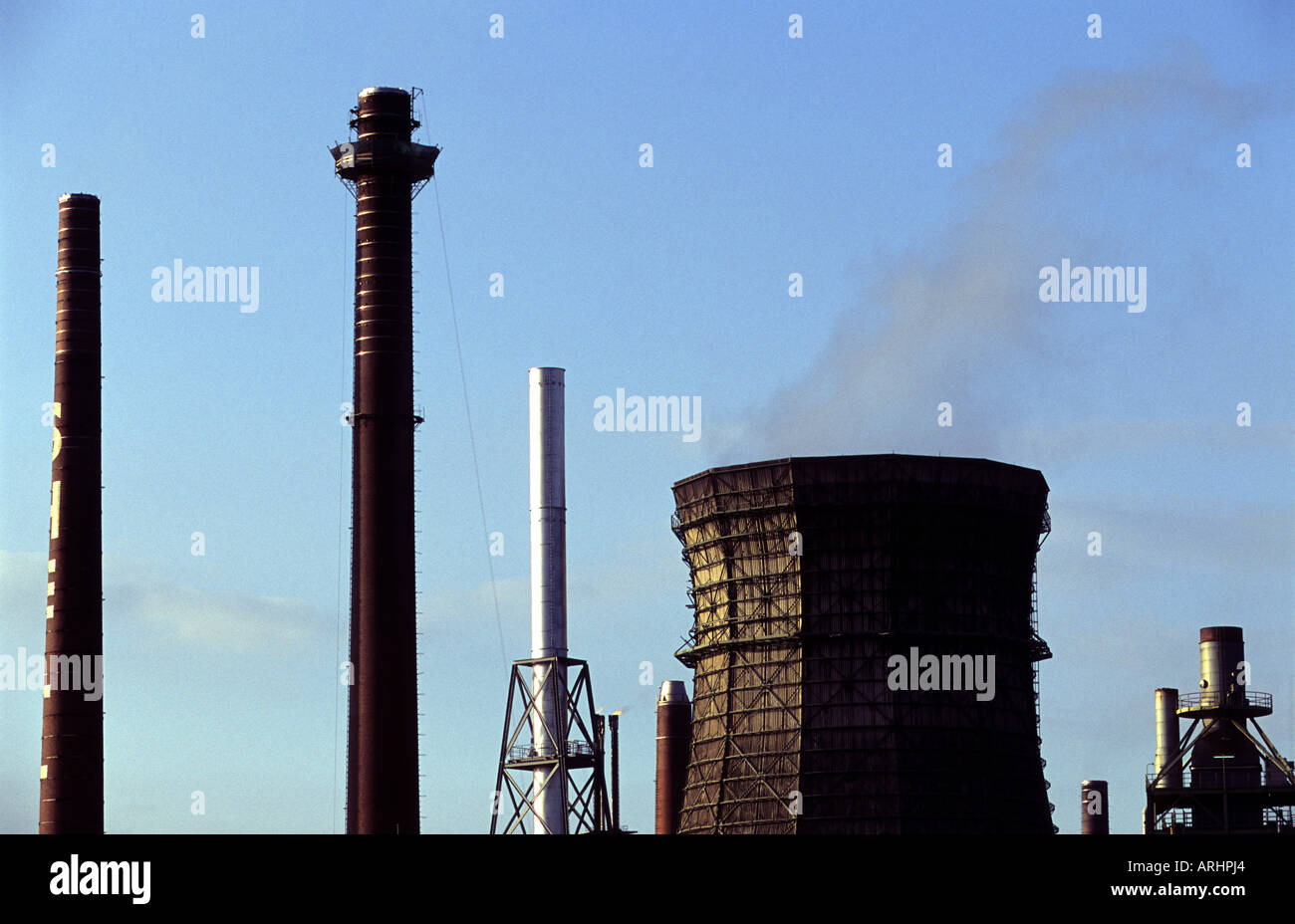 Shell wesseling oil refinery hi-res stock photography and images - Alamy