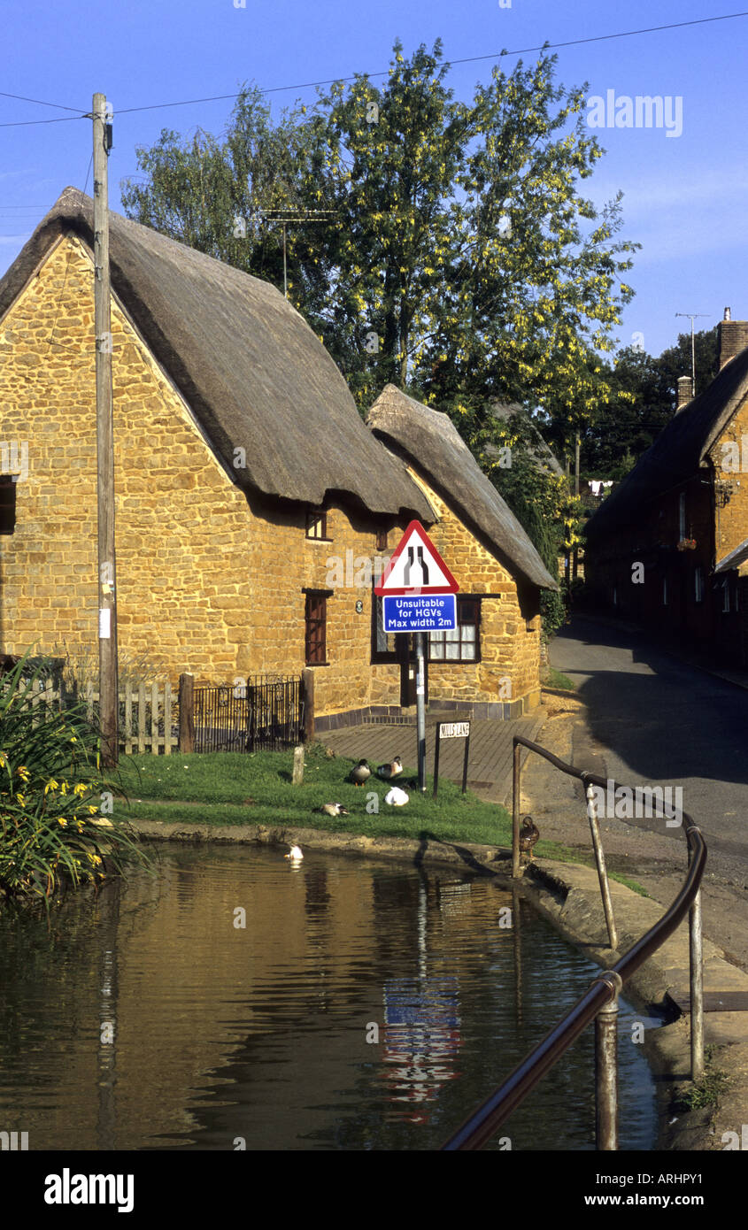 Wroxton village duck pond, Oxfordshire, England, UK Stock Photo - Alamy