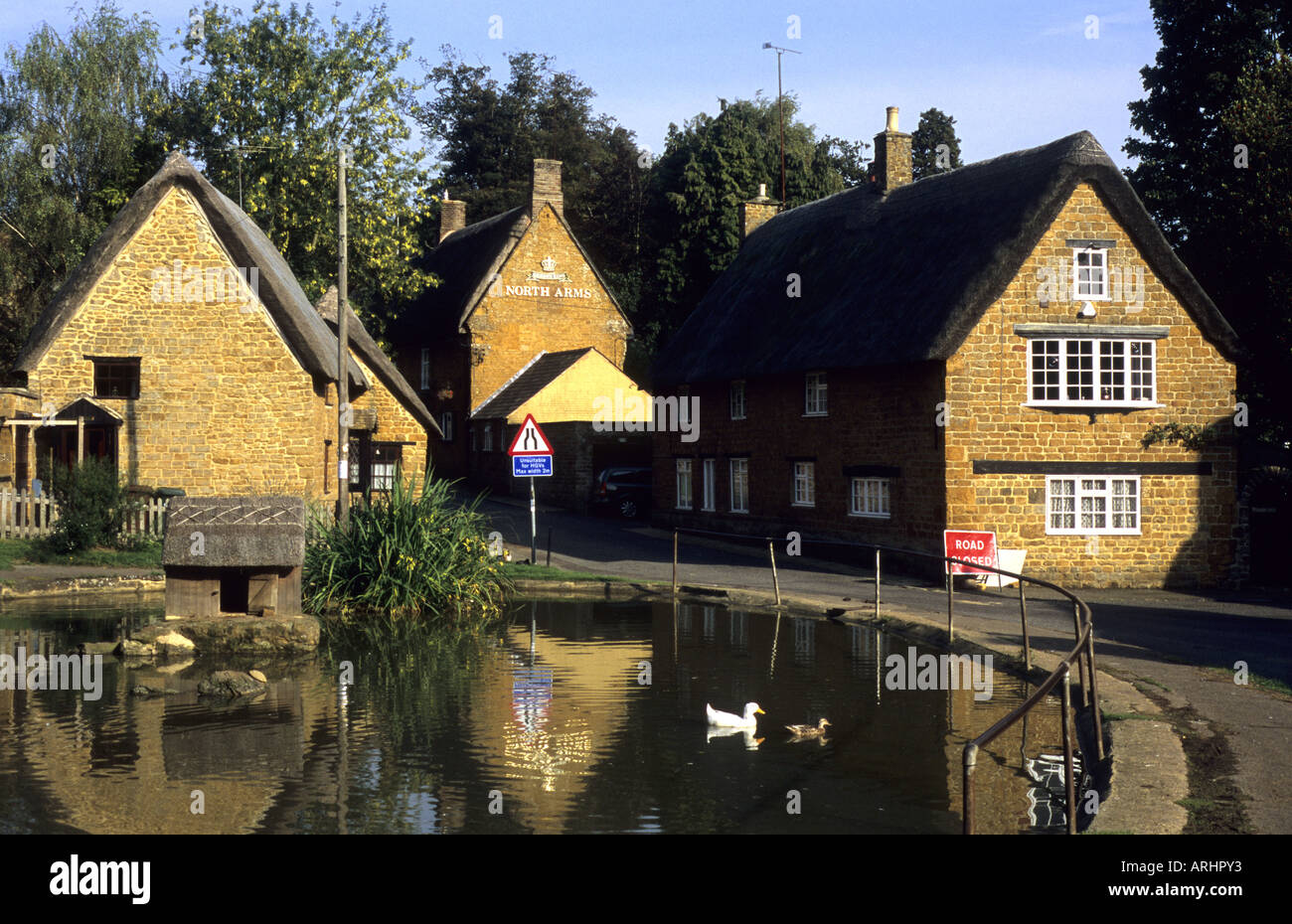 Wroxton village duck pond, Oxfordshire, England, UK Stock Photo - Alamy