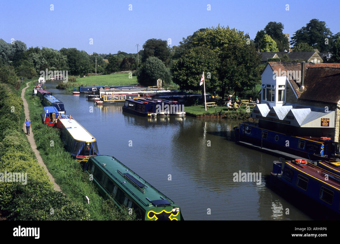 Oxford Canal at Lower Heyford, Oxfordshire, England, UK Stock Photo - Alamy