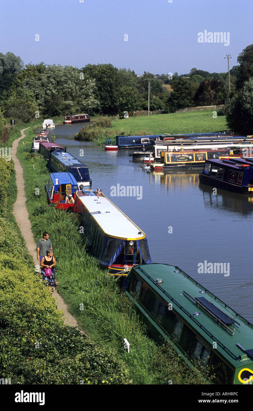 Oxford Canal at Lower Heyford, Oxfordshire, England, UK Stock Photo - Alamy