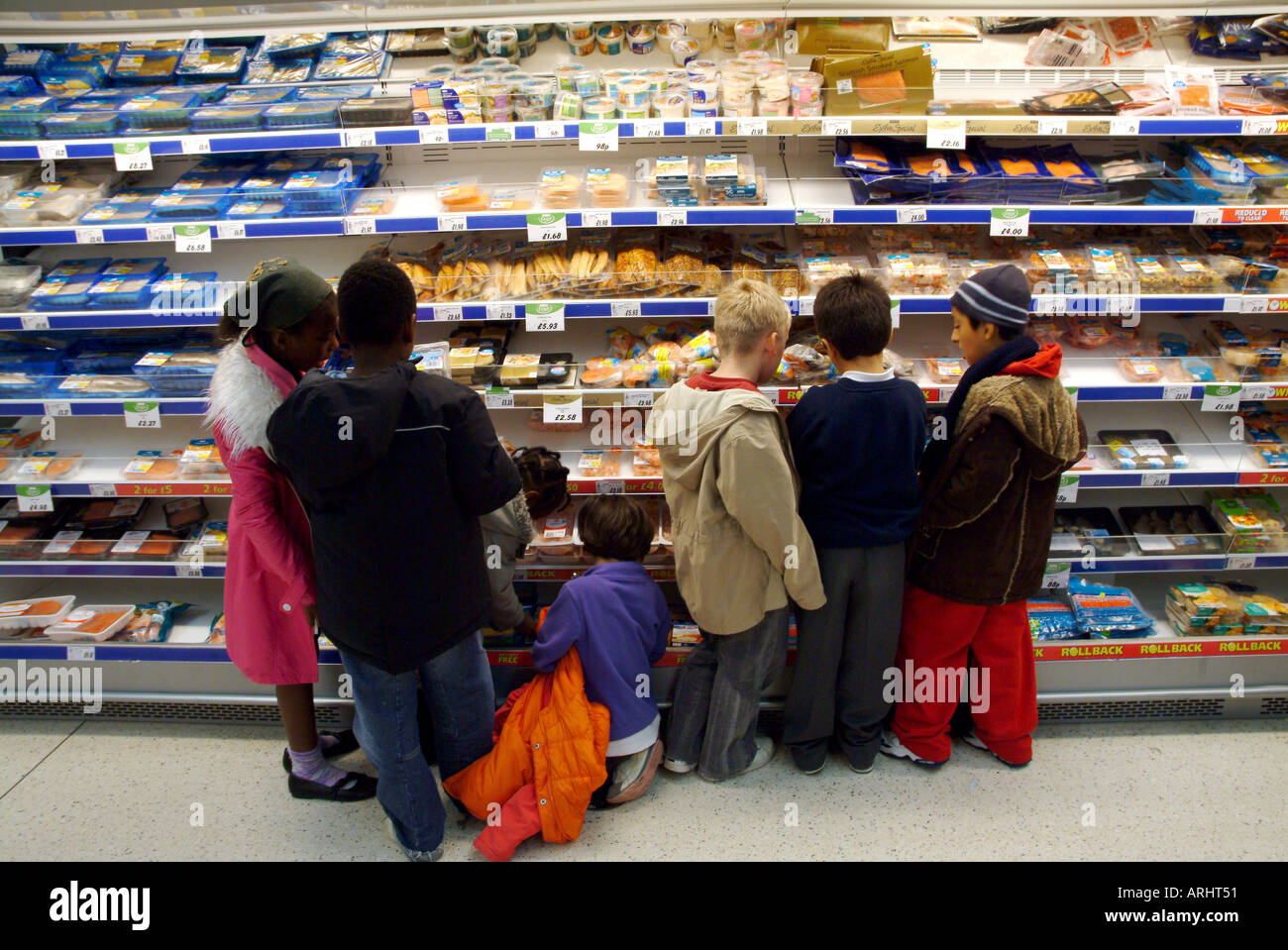 SCHOOL CHILDREN IN A SUPERMARKET EXPLORING THE READY FOOD SECTION Stock ...