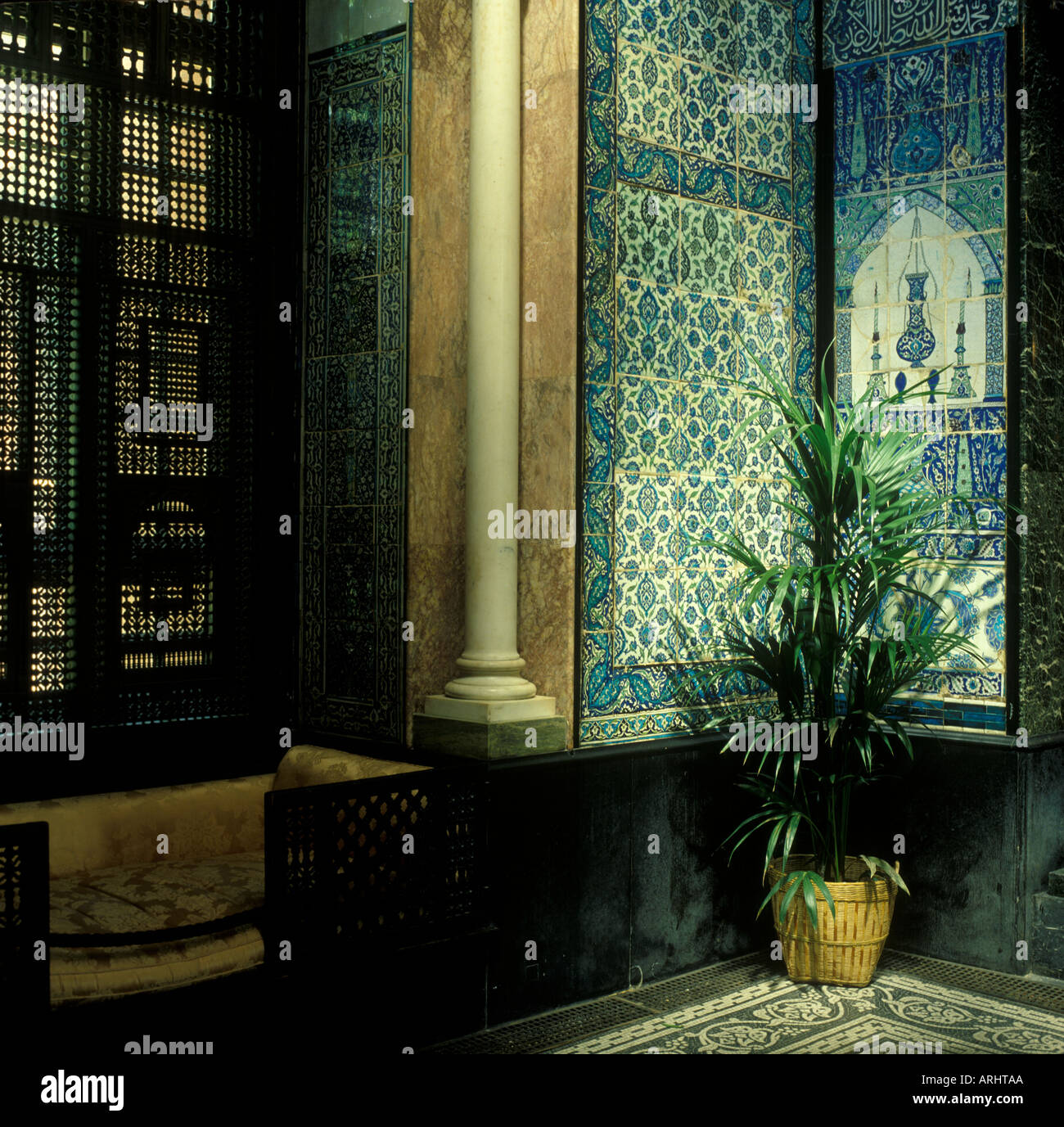 Arab hall leighton interior hi-res stock photography and images - Alamy