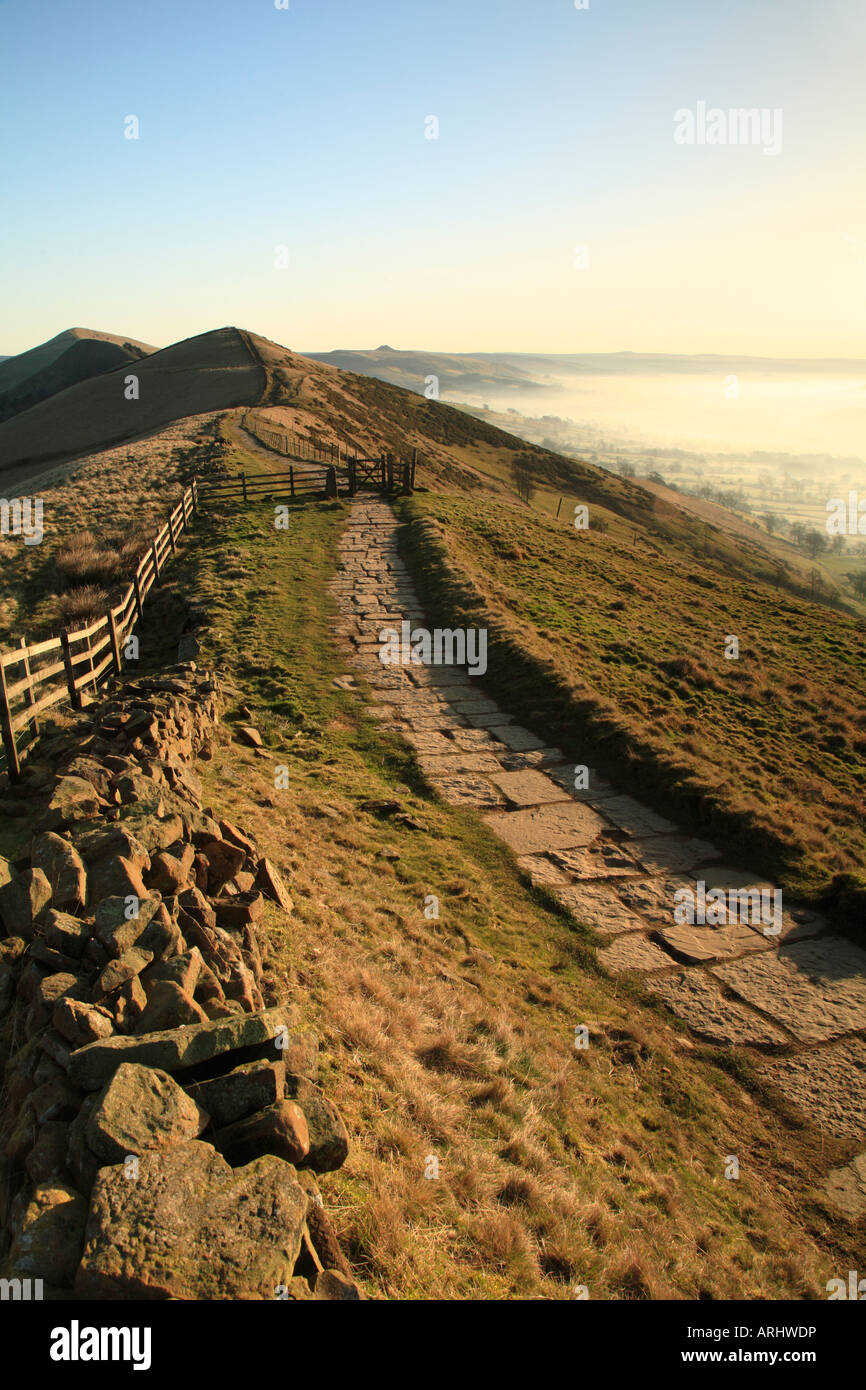 Winter early morning on the Great Ridge from Mam Tor to Losehill ...