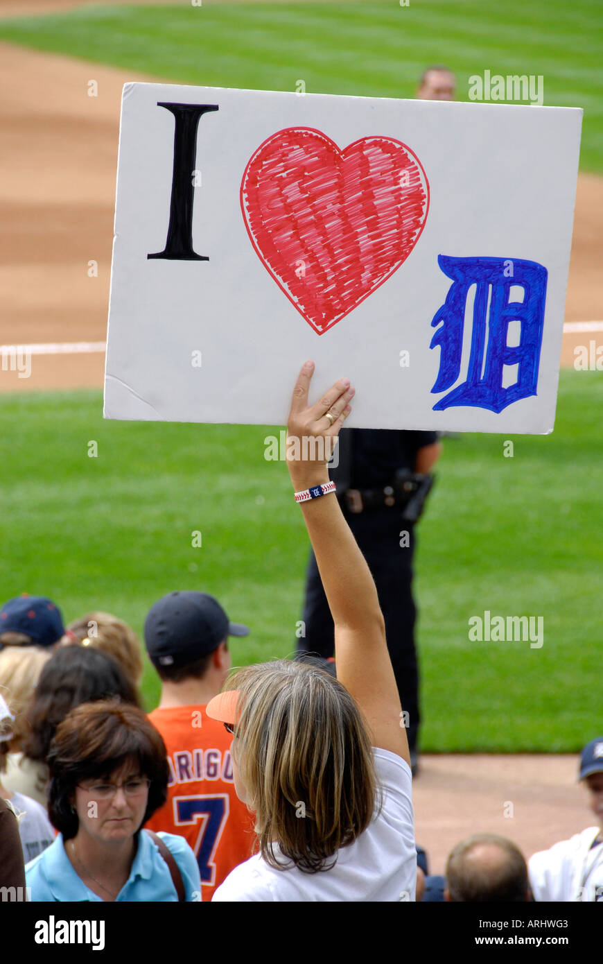 Fans hold signs in support of the Detroit Tiger Professional Major ...