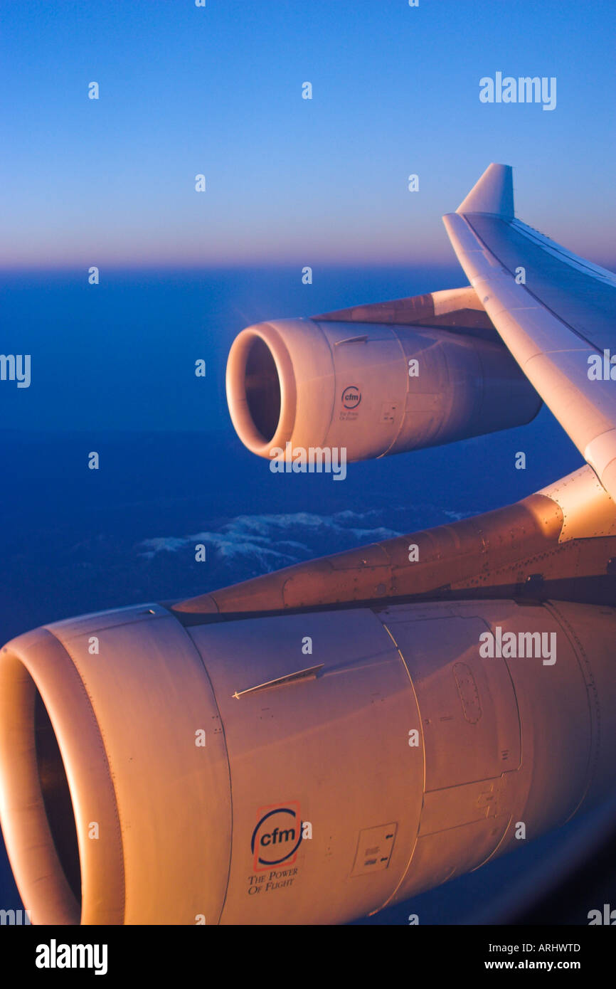 View of the wing of a flying airplane Stock Photo - Alamy