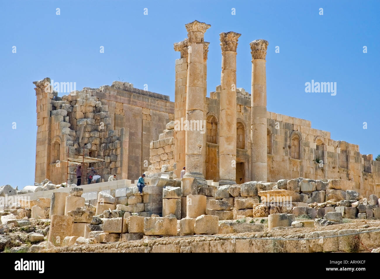 Temple of Zeus under reconstruction, Jerash, Old Gerasha, Heshemite ...