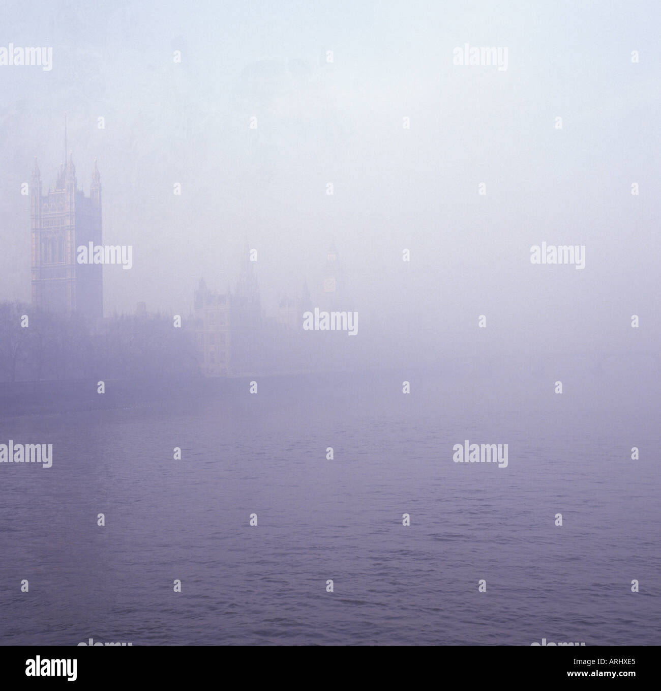 London fog victorian hi-res stock photography and images - Alamy