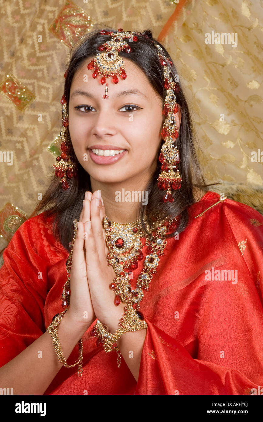 Indian lady gold jewellery hi-res stock photography and images - Alamy