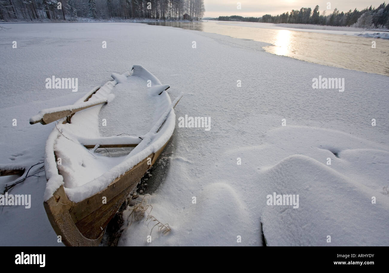 Beached old rowboat hi-res stock photography and images - Alamy