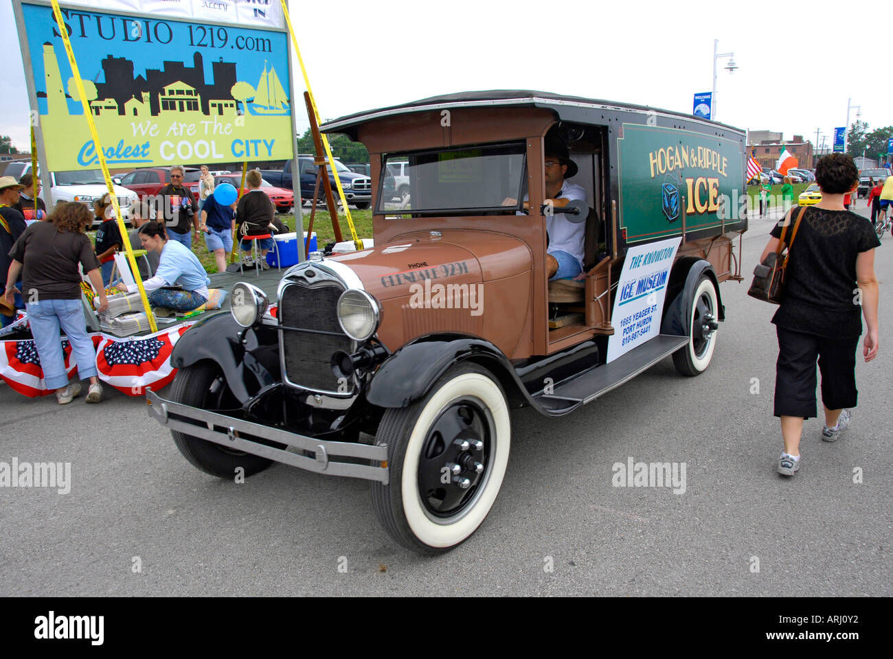Historic ice wagon Stock Photo - Alamy