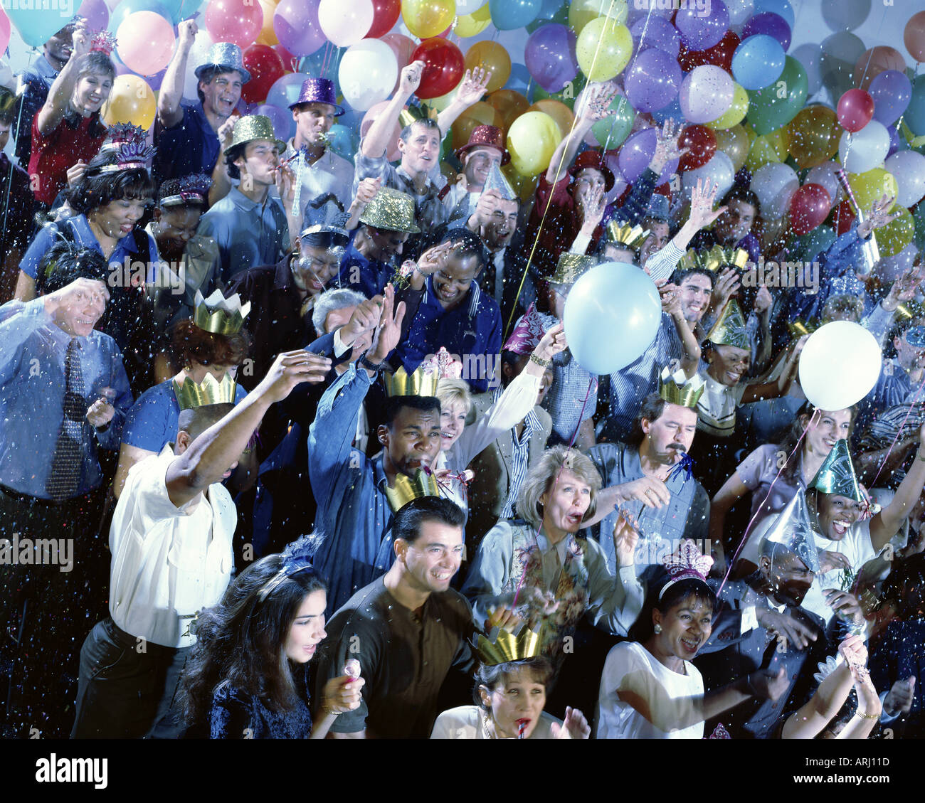 Confetti balloons crowd hi-res stock photography and images - Alamy