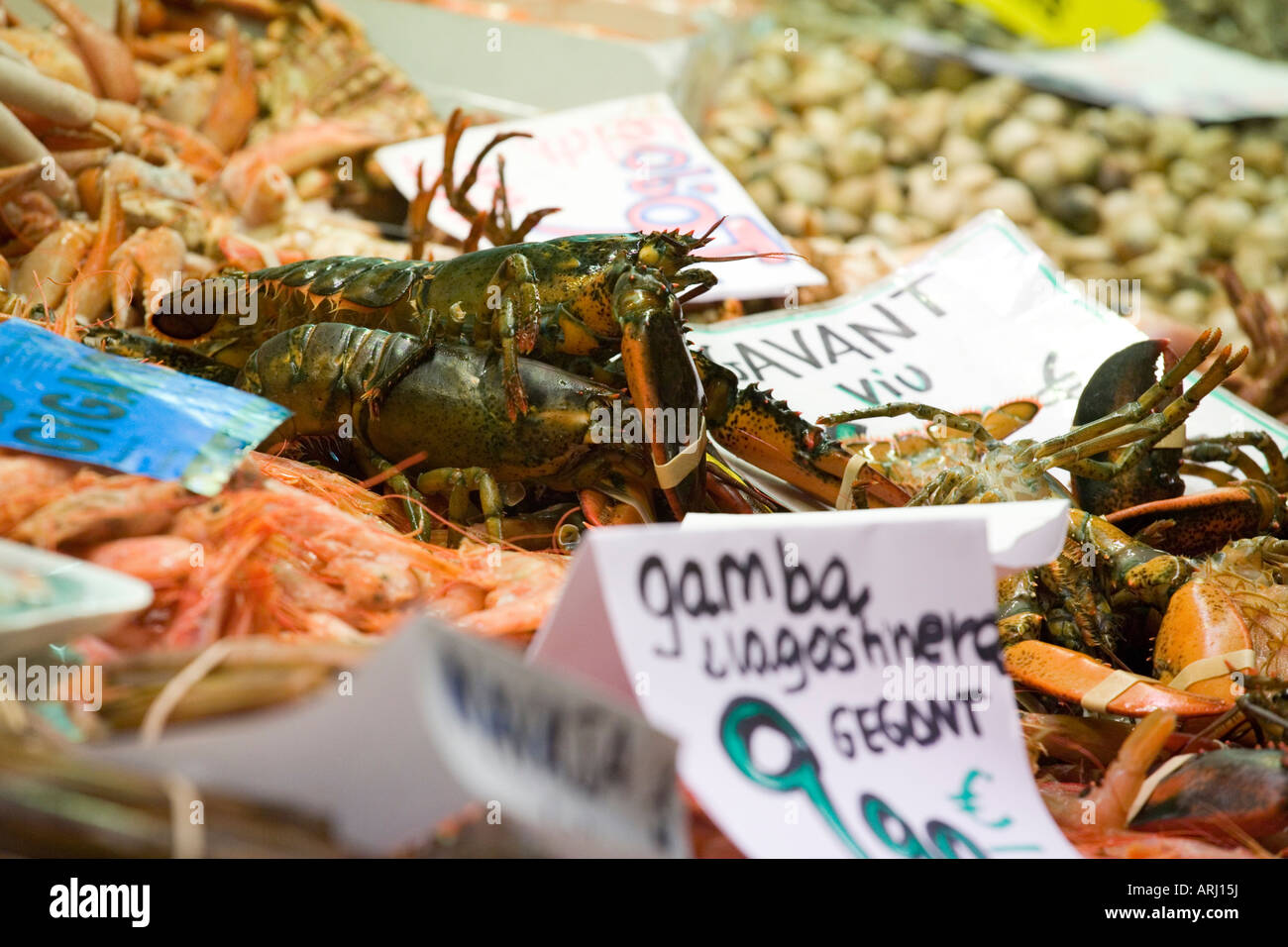 Seafood shops are close hi-res stock photography and images - Alamy