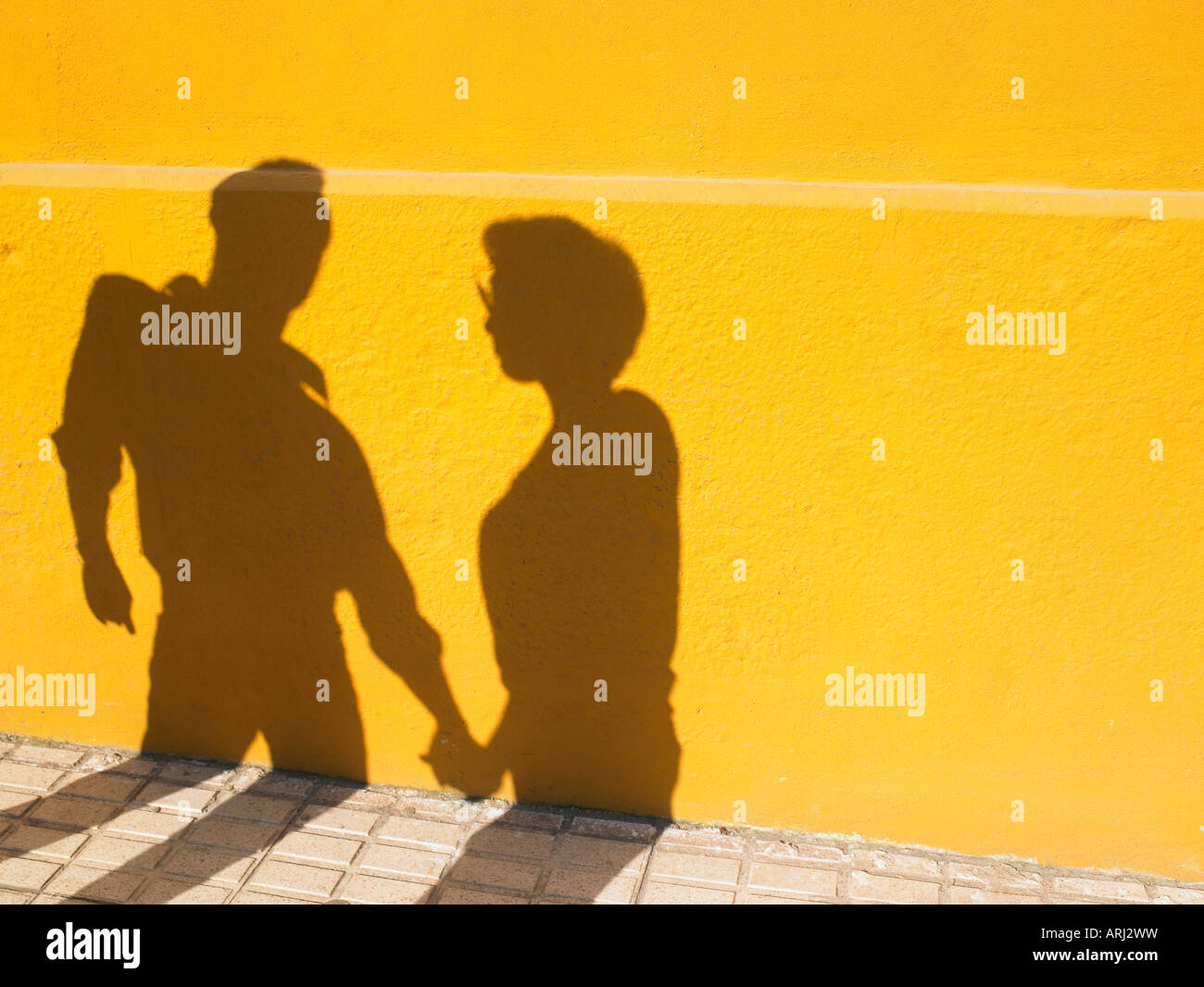 Shadows of a couple holding hands Stock Photo - Alamy