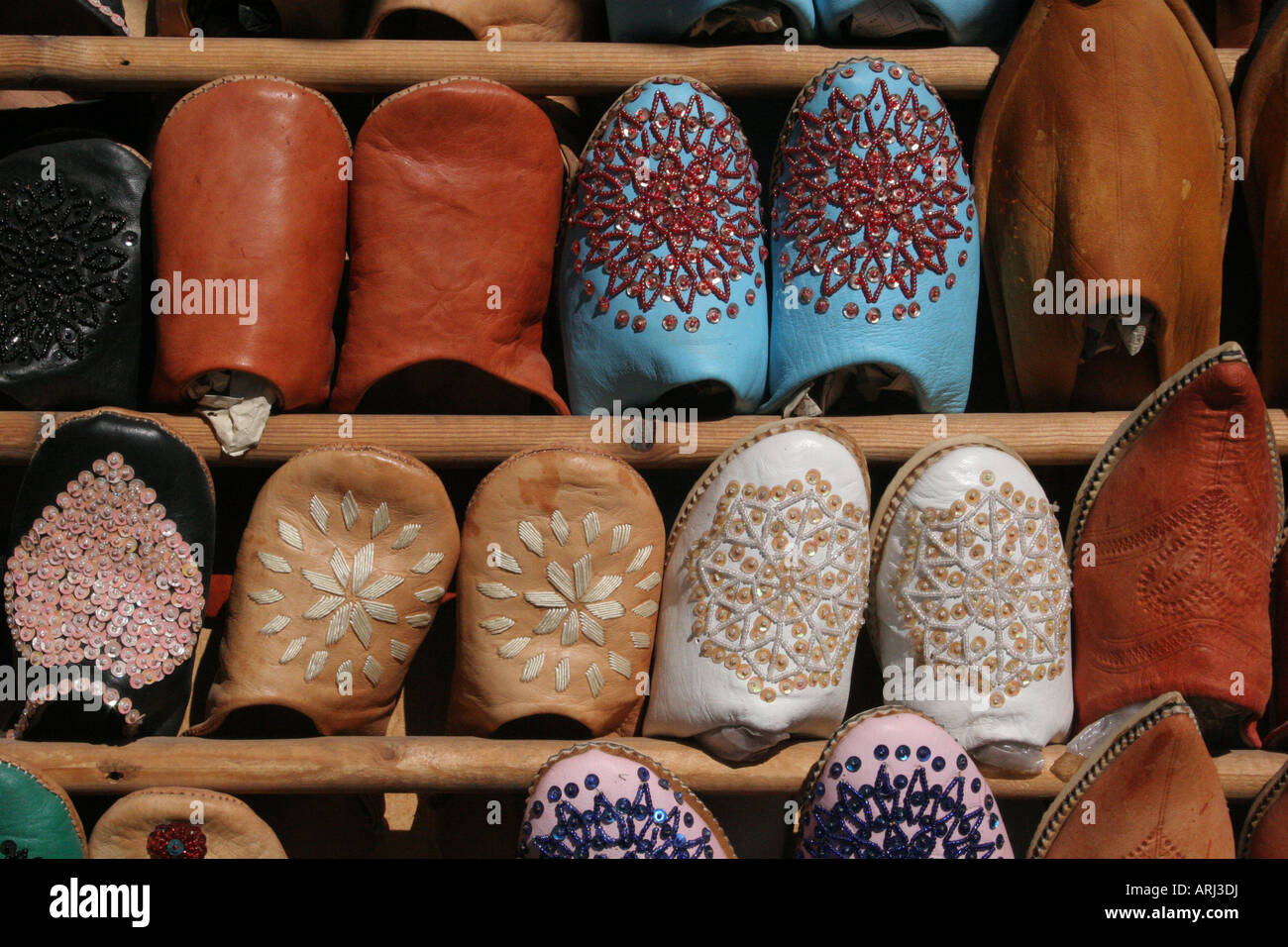 slippers in the souk, babouche, babouches, marrakech Stock Photo - Alamy