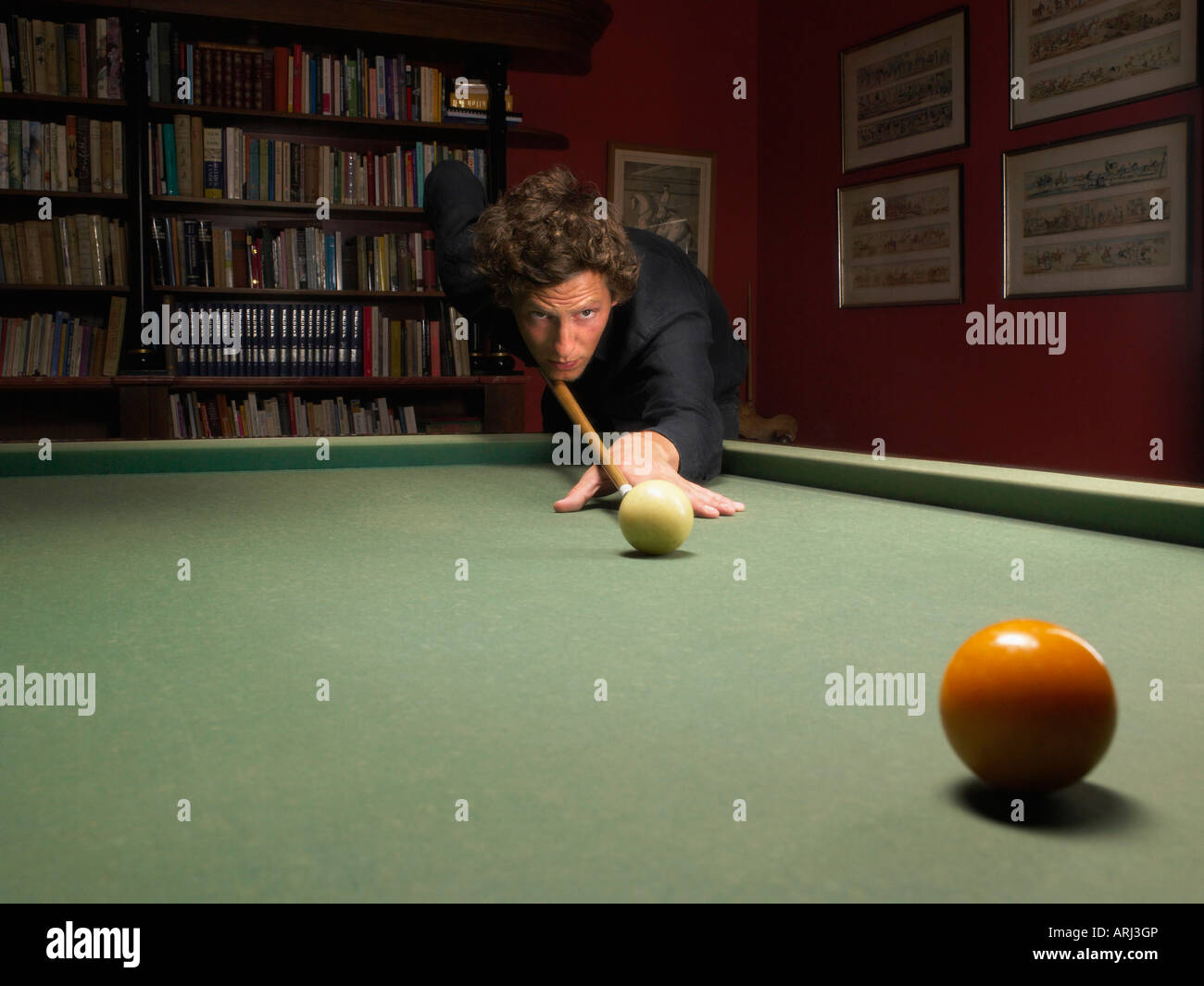 Man playing snooker Stock Photo - Alamy